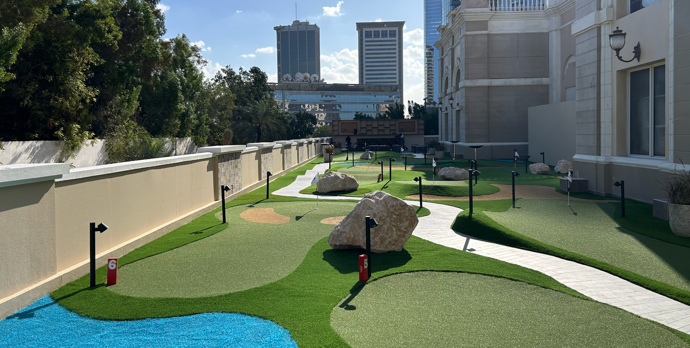 Mini-Golf & Terrace