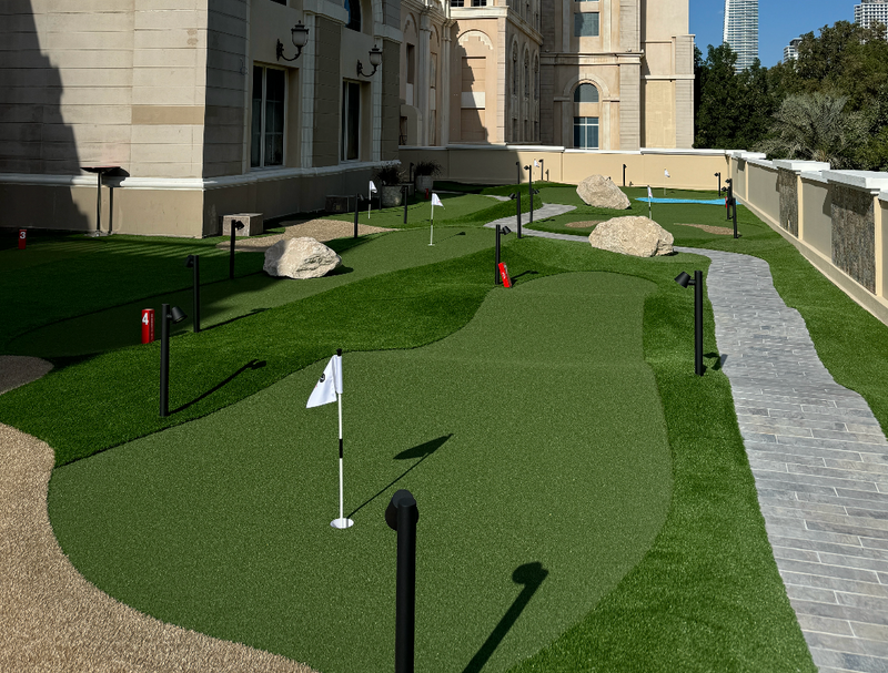 Mini-Golf & Terrace